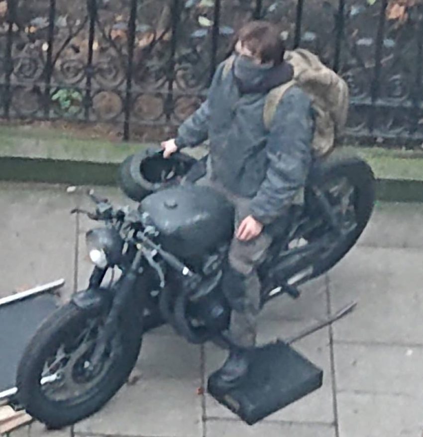 Your First Look On Set At Robert Pattinson's 'The Batman' - OutLoud ...