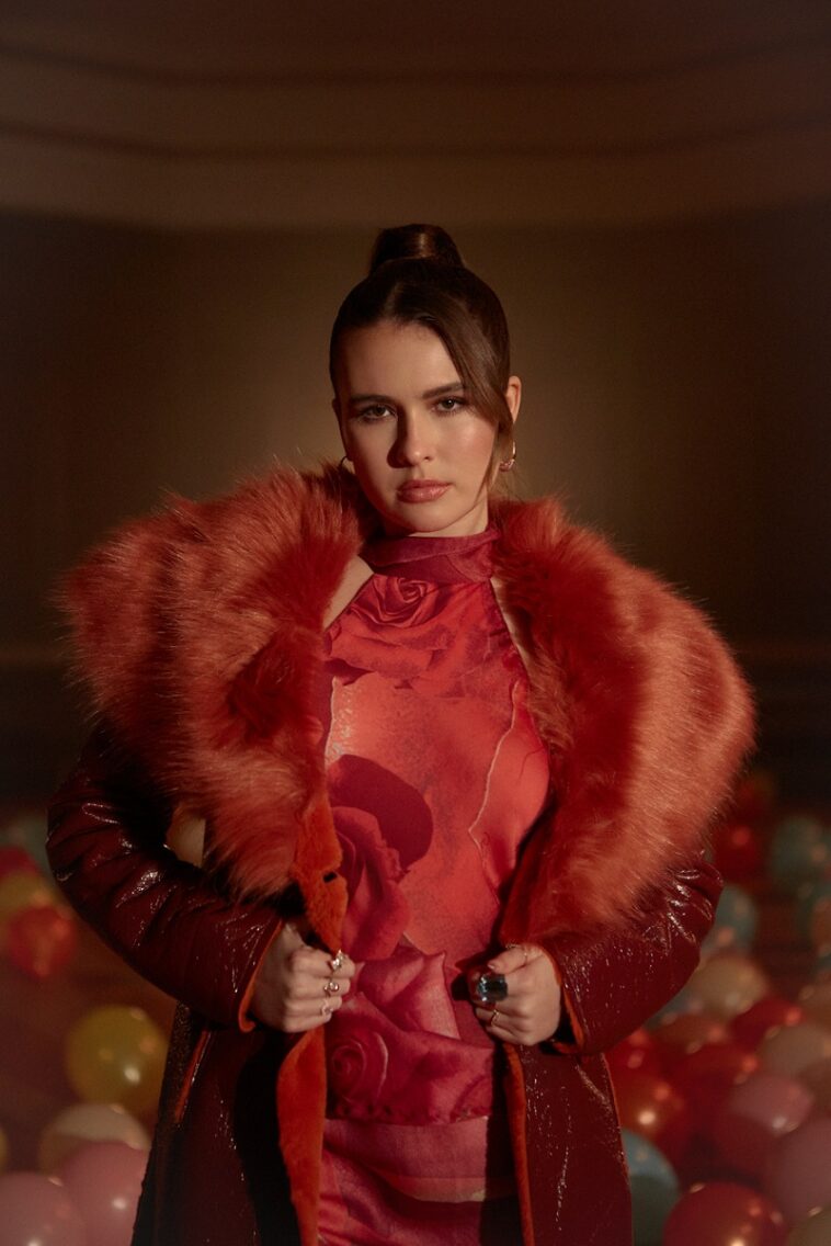 Mimi Webb Releases Latest Single “Roles Reversed” From Her Forthcoming ...