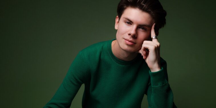 INsiders Guide: Exclusive Interview with Singer-Songwriter Jess Chalker ...