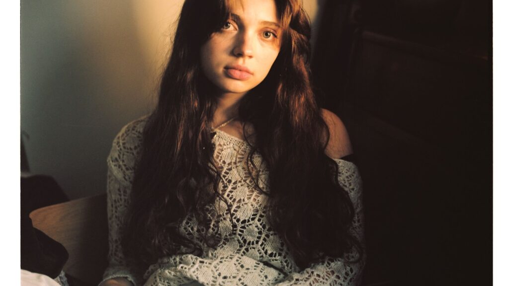 INsiders Guide: SOPHIA ALEXA, Sum 41, Sitting On Stacy, Kitty Coen ...