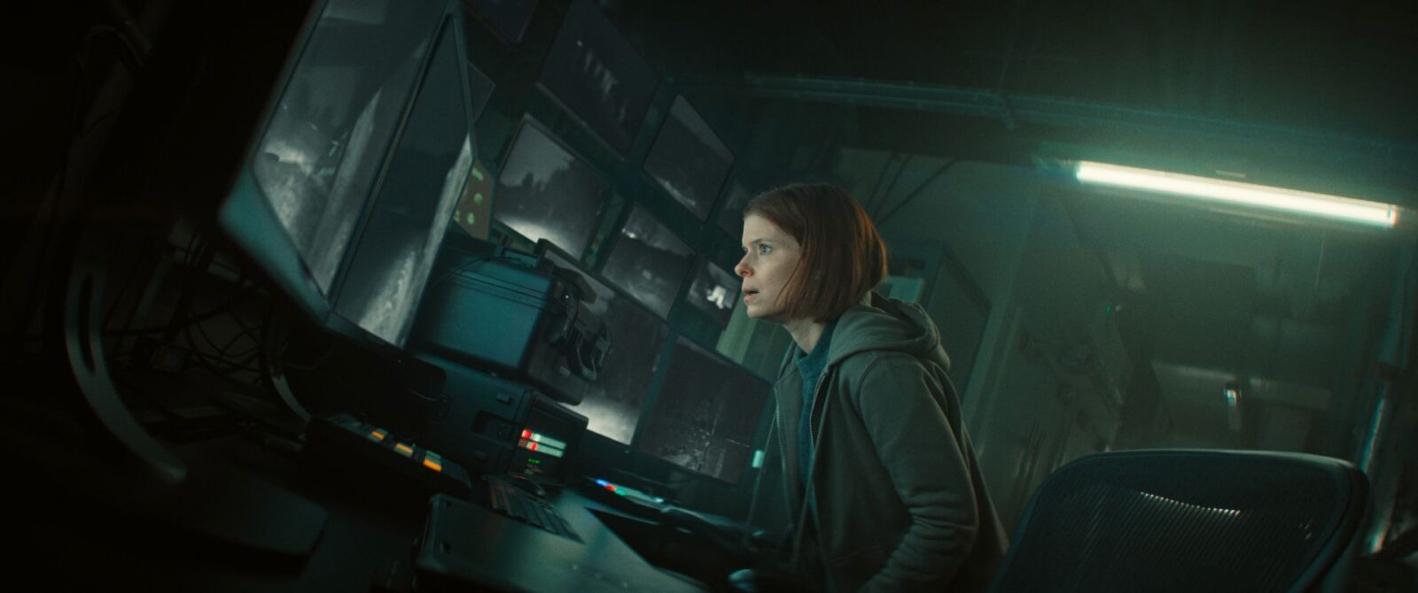 Trailer: Kate Mara & Laurence Fishburne Lead Sci-Fi Horror Movie 'The ...