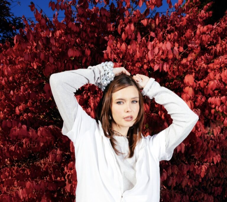 INsiders Guide: Tessa Rose Jackson, Katie Tupper, MX LONELY ...